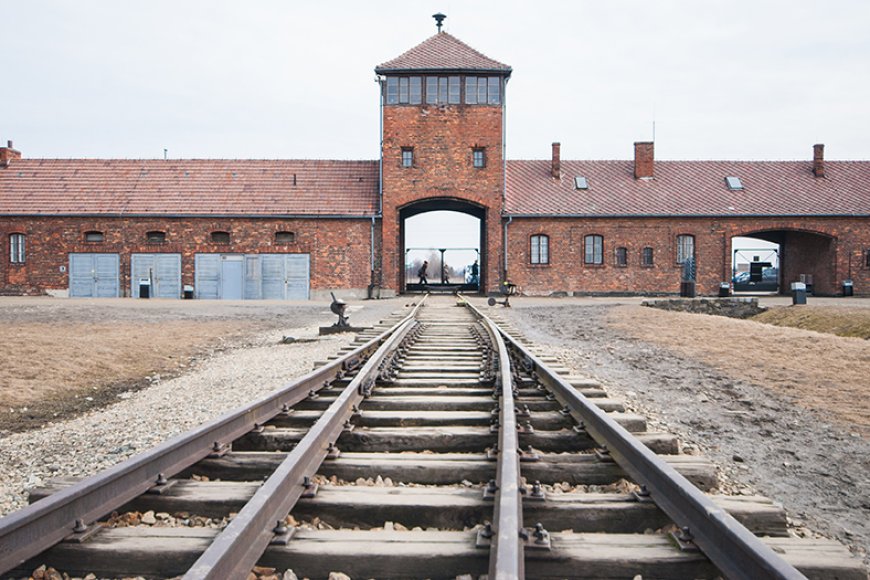 Lagărul Auschwitz: Simbol al ororilor Holocaustului - Noutati si ...
